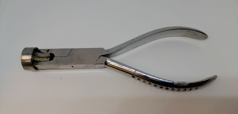Essilor All-In-One Hand Deblocking Plier - Wynne Optics